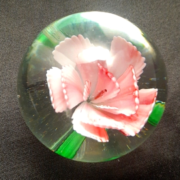Accents | Vtg Art Glass Paperweight With Pink Flower Green Leaves ...